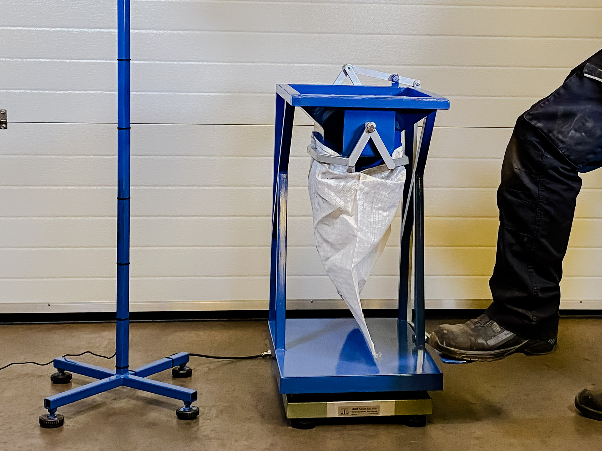 Custom-Built Bag Clamp for a Bespoke Weighing System - Digital Weighing ...